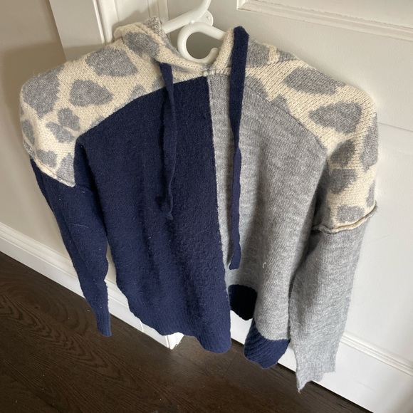 Elan | Sweaters | Elan Gray And Cream Knit Sweater | Poshmark